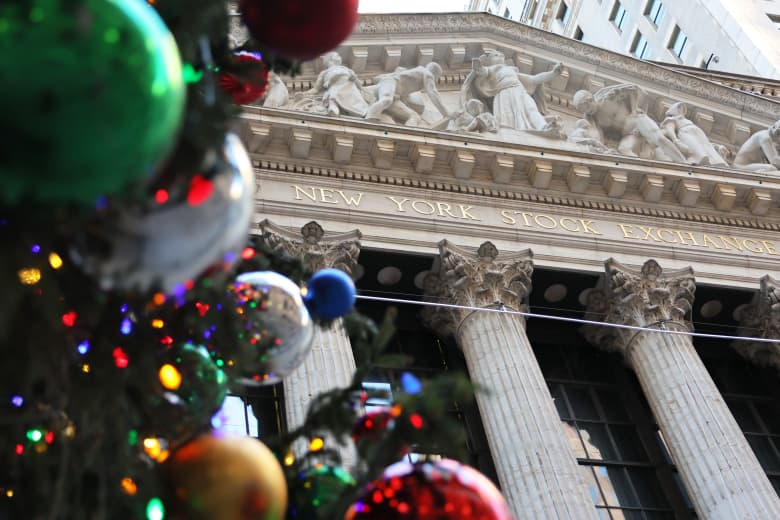 MarketWatch Live: Dow ekes out gain Friday, stocks book second straight ...