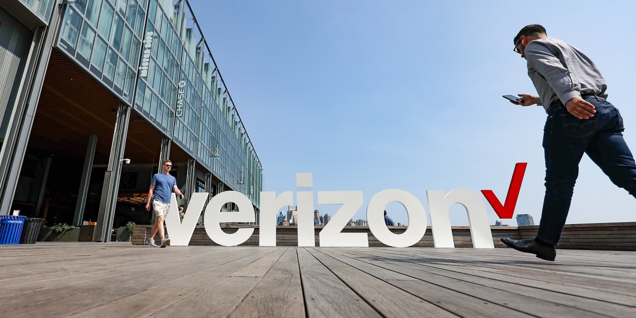 Verizon and AT&T are seeing stock drops. Here’s what’s driving the ...