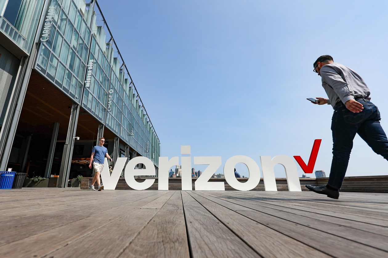 Verizon and AT&T are seeing stock drops. Here’s what’s driving the ...