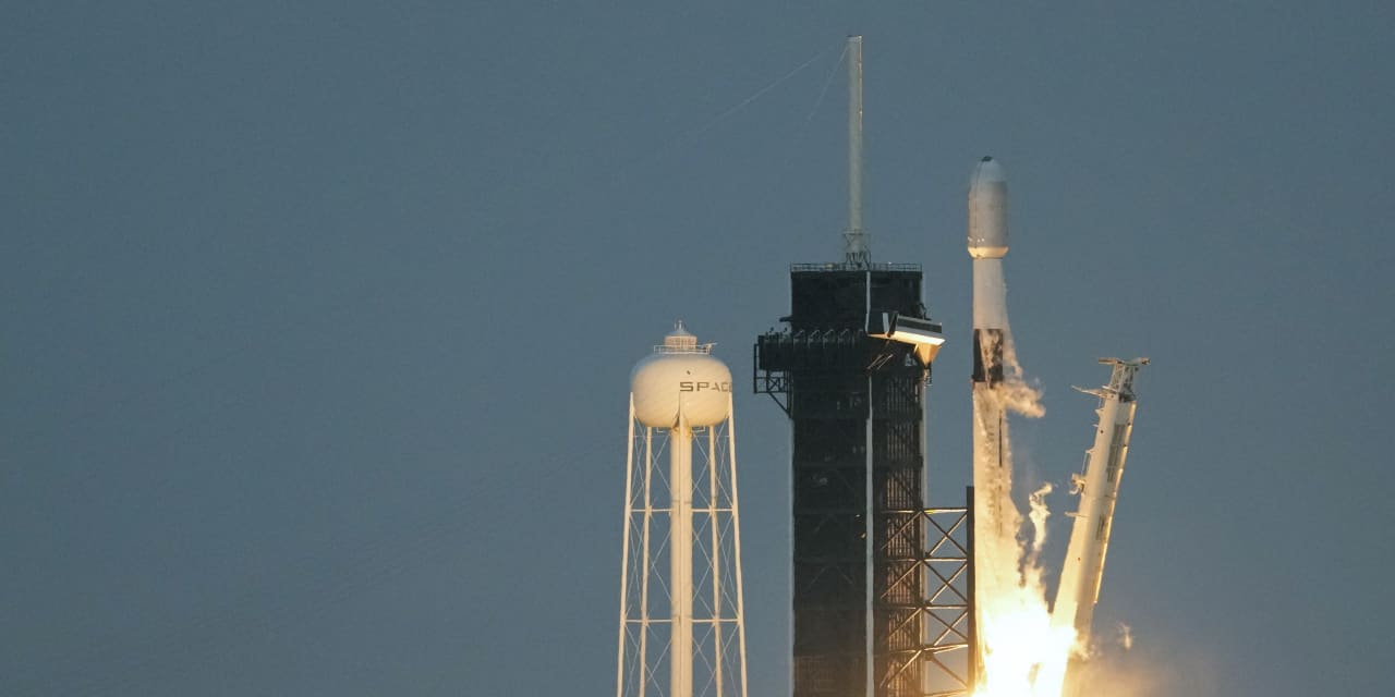 SpaceX gives rival’s internet satellites a ride into orbit - MarketWatch