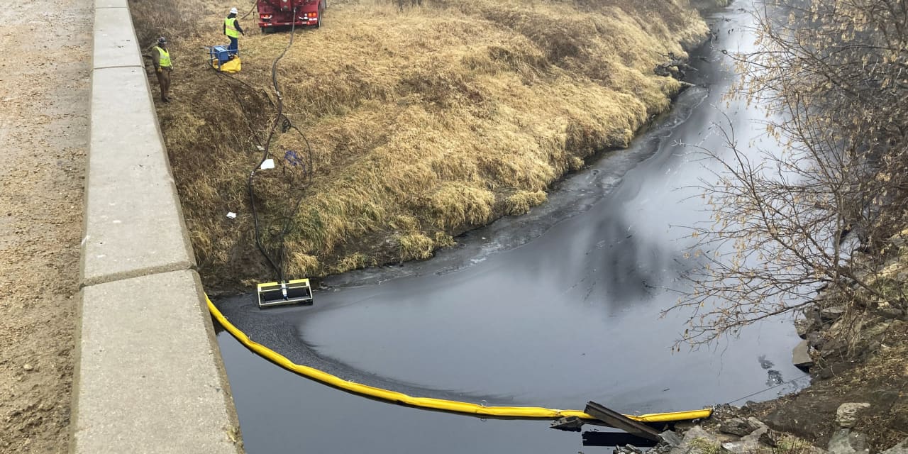 Keystone pipeline shut down after 14,000-barrel oil spill in Kansas - MarketWatch