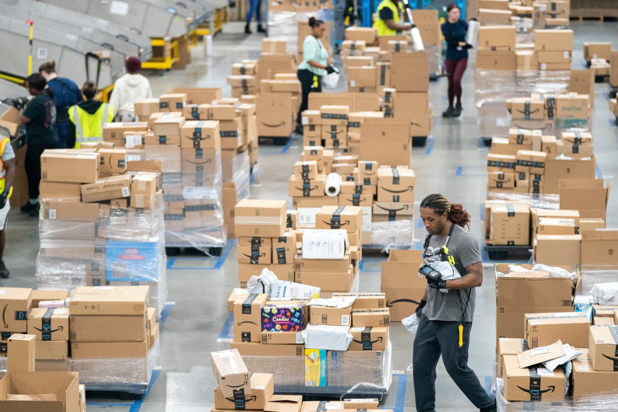 Bernie Sanders is investigating Amazon warehouse working conditions ...