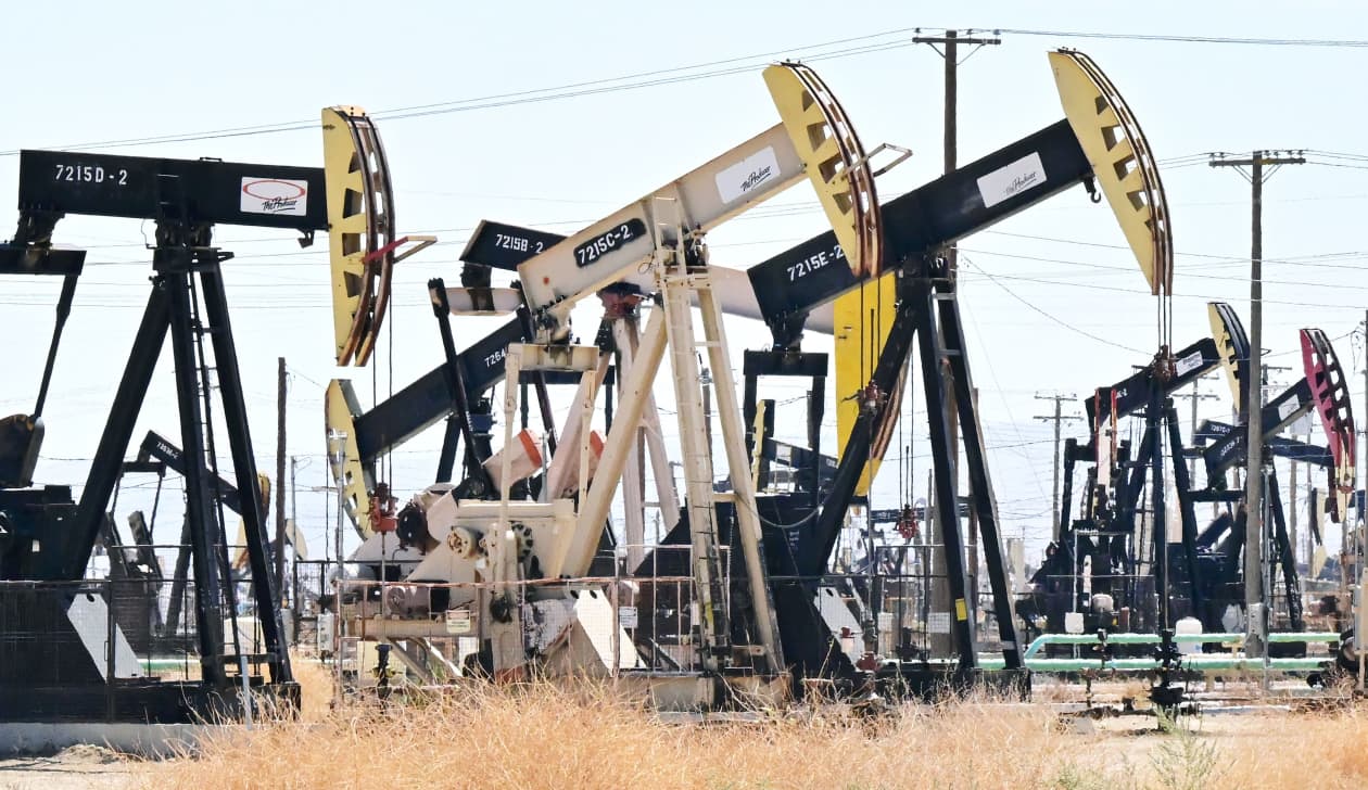 Oil has crashed more than 40% from its peak. Here’s how, and why, one ...
