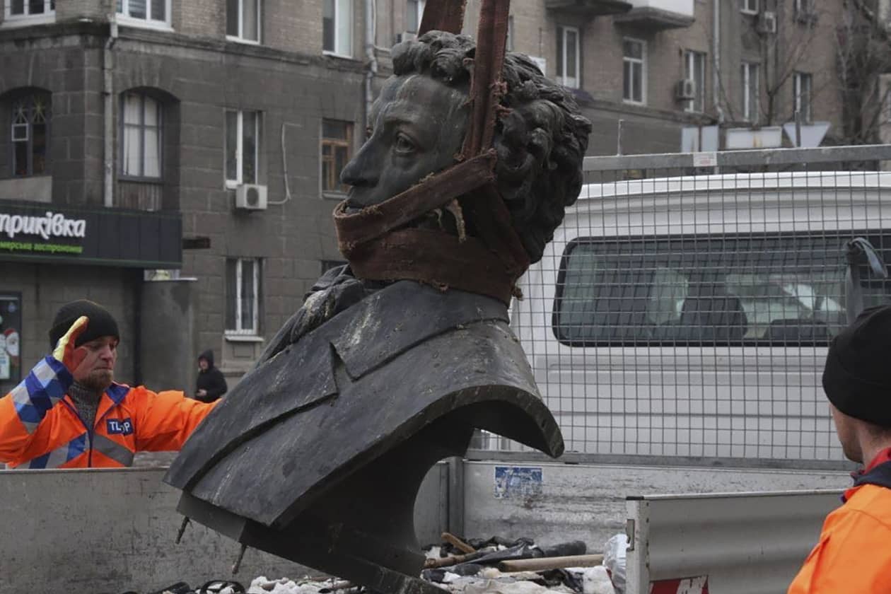Ukraine resumes task of removing Russian statues and street names ...
