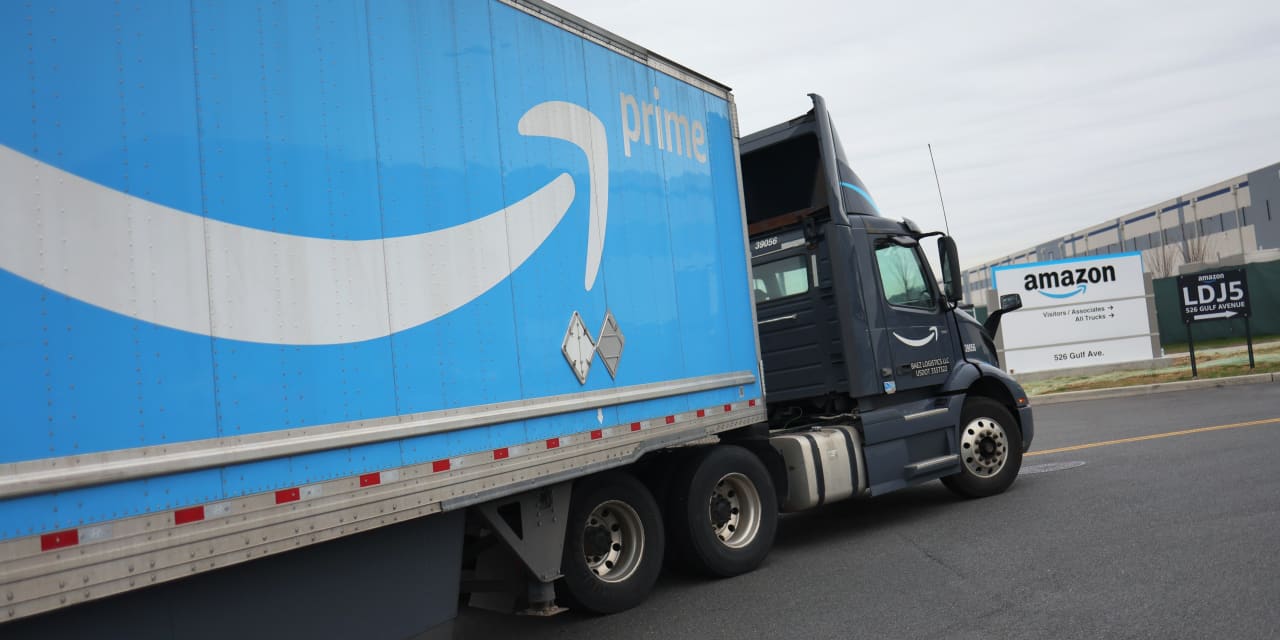 Amazon warehouse workers get 'big win' with New York law on quotas ...