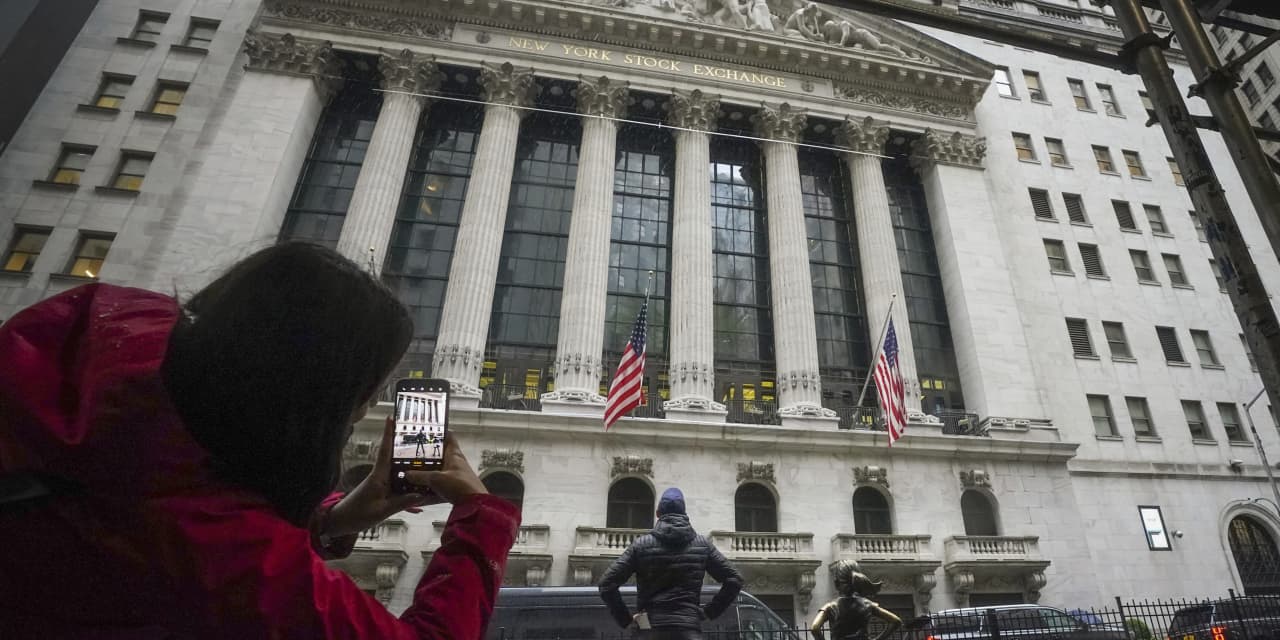 MarketWatch Live: Nasdaq jumps 2.6% as stocks shake off holiday gloom ...