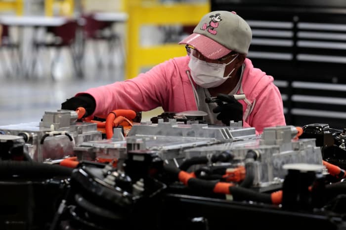 Chicago PMI rebounds in December, remains in contraction territory ...