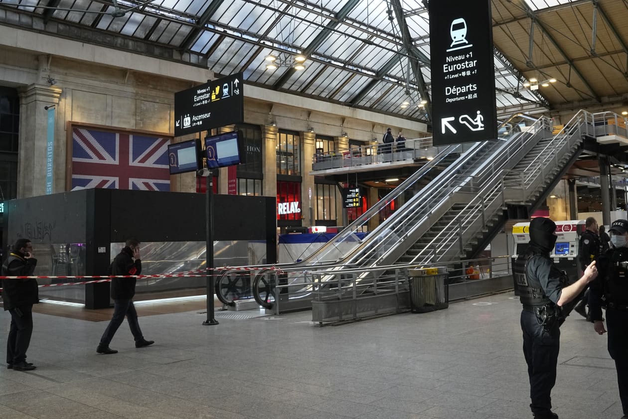 Six people wounded in Paris train-station assault before police shoot ...