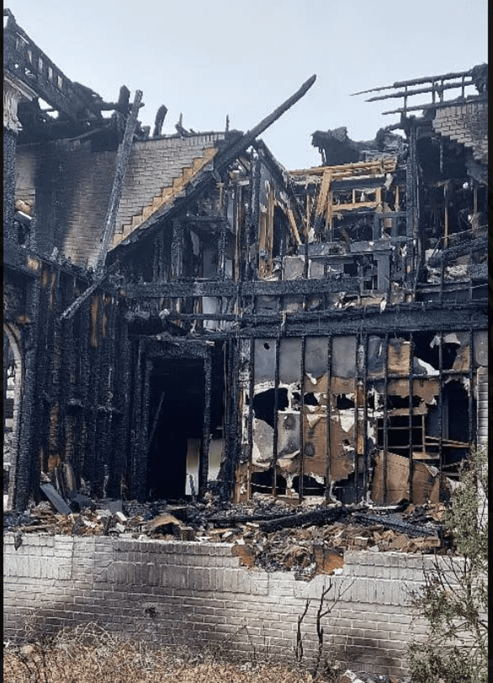 Mansion destroyed by fire last year and listed on Zillow was off the ...