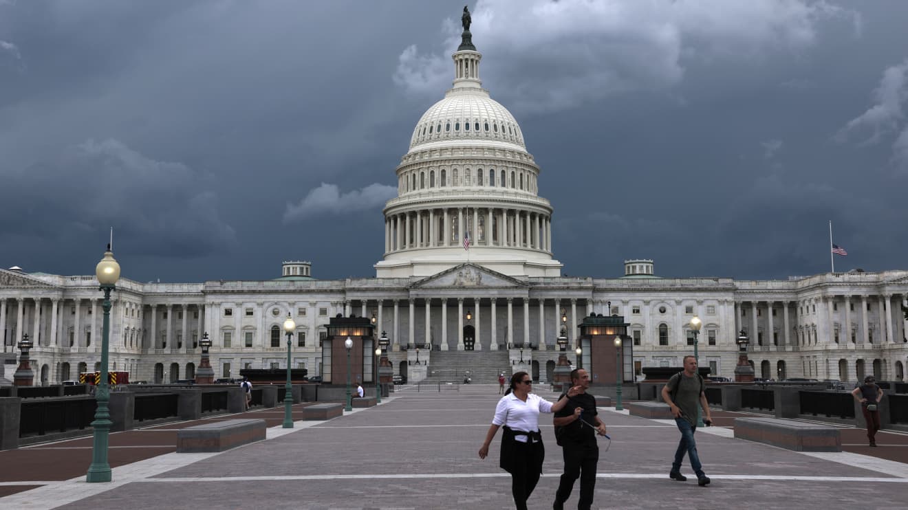 Veterans in Congress stay near record low, gender and racial diversity ...