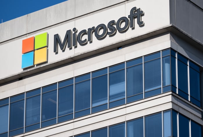 Microsoft stock dives into the red after forecast misses, CFO warns ...