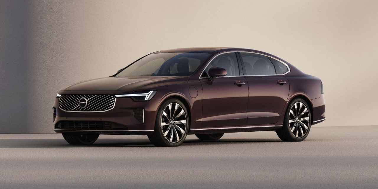 The gorgeous 2025 Volvo S90 is classy yet understated, and the cabin is ...
