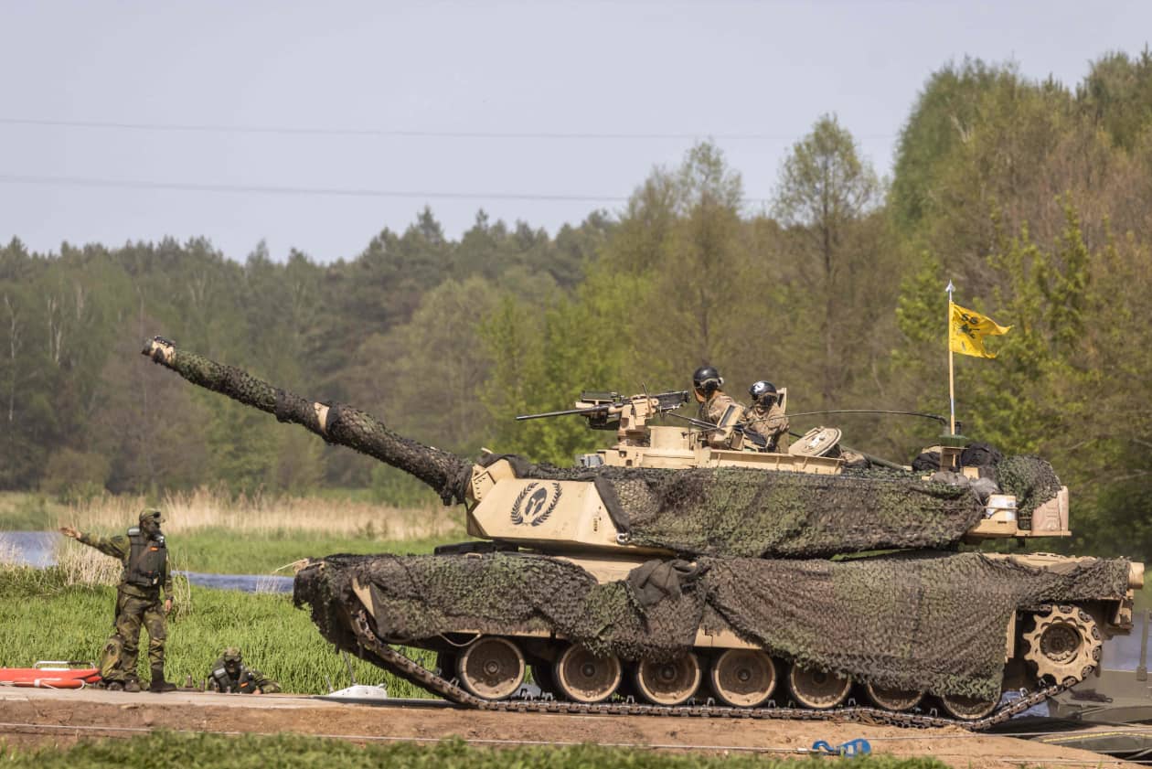 Why is the U.S. sending Abrams tanks to Ukraine, and why is it ...