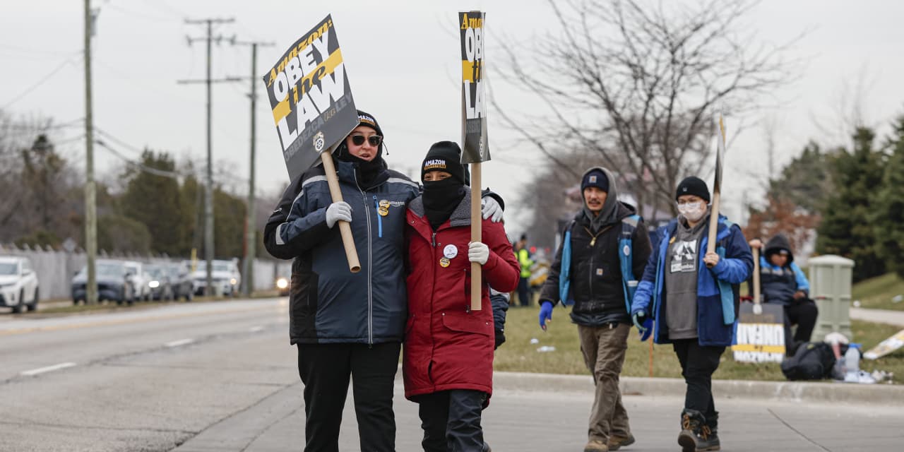 As Teamsters go on strike, Amazon and its investors are trying to shrug ...