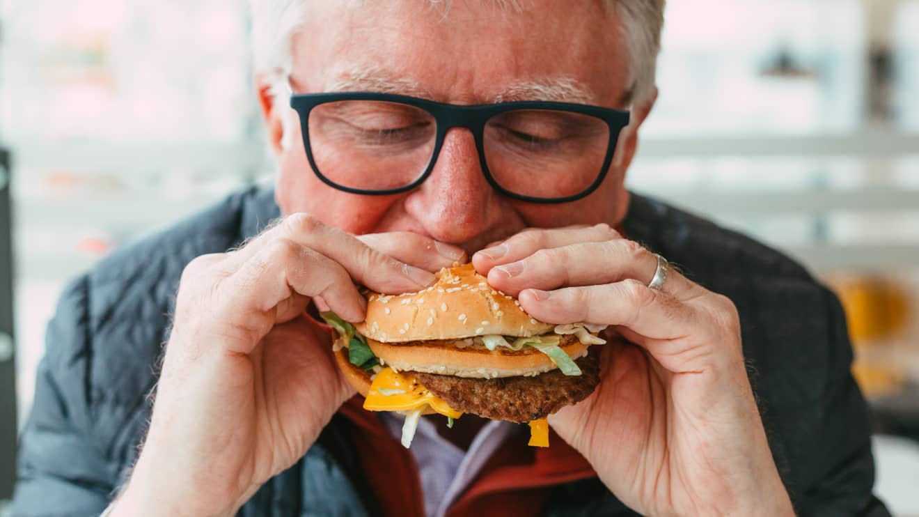 1 out of every 8 older Americans is a junk-food addict, survey finds ...