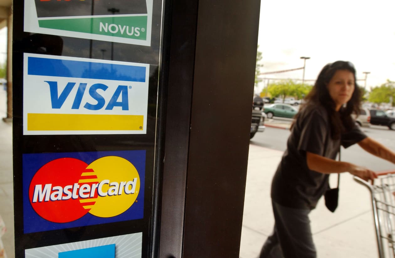 Consumer confidence rises on hope of better U.S. economy. Inflation ...