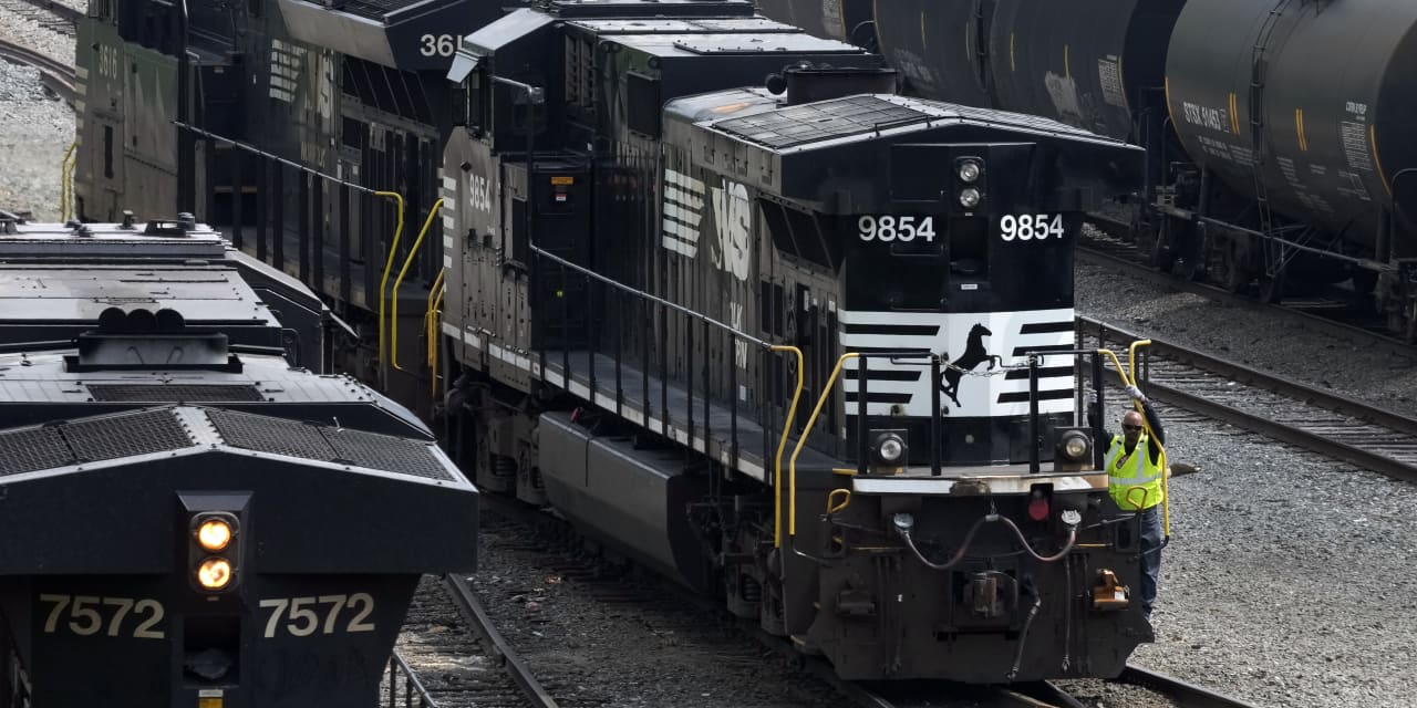 Proxy-advisory firm ISS steps into Norfolk Southern’s board battle with ...