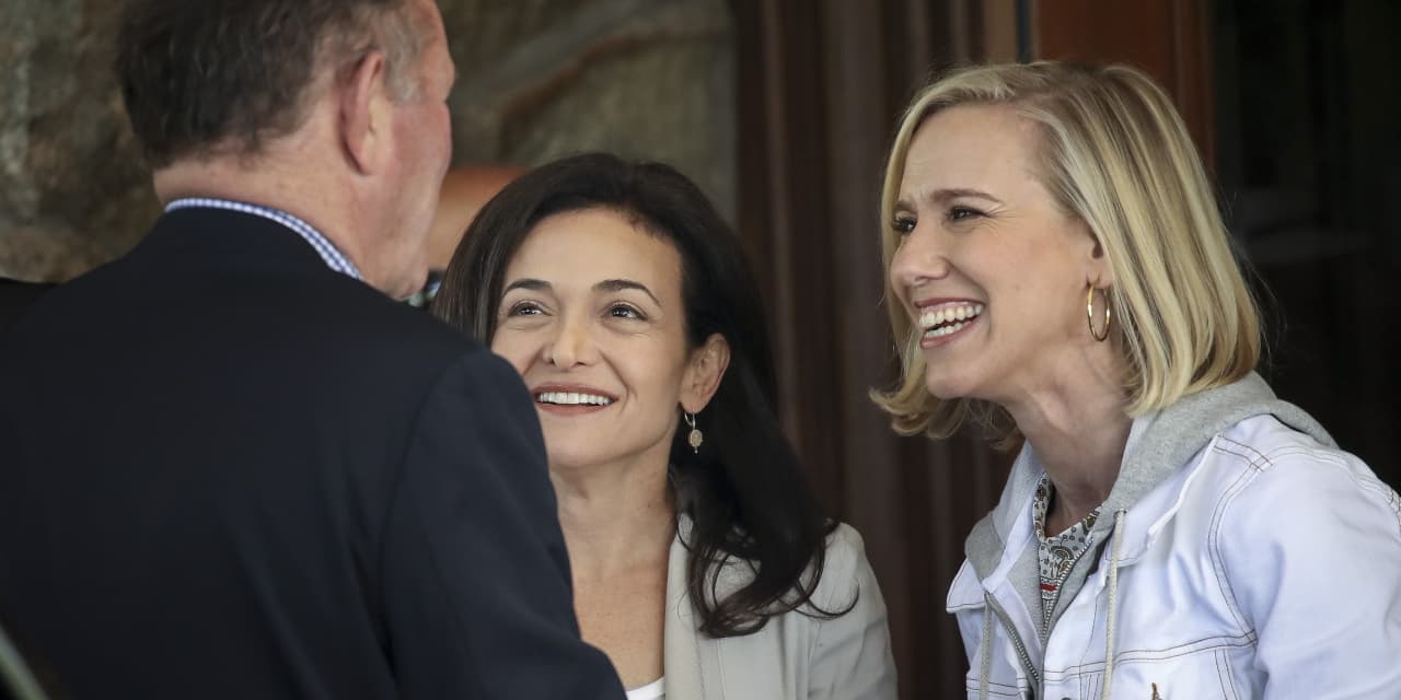 This Facebook executive’s $4 million stock sale could be another sign ...