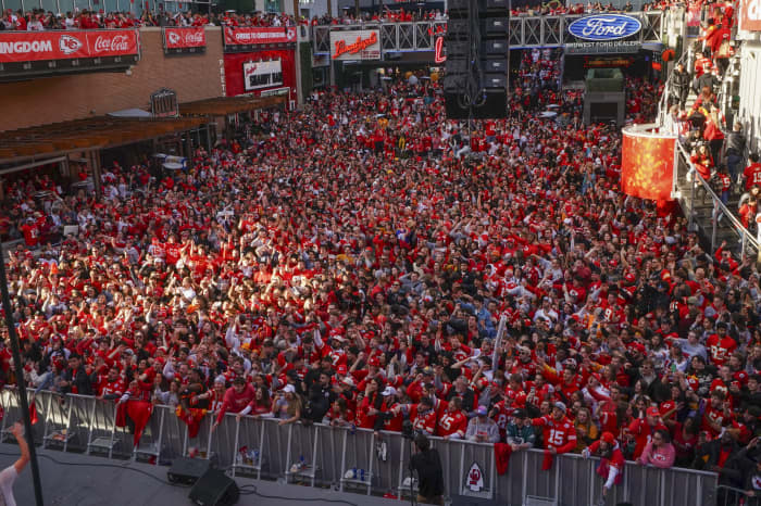 Super Sick Monday? 1 in 5 Super Bowl viewers expected to miss work the ...