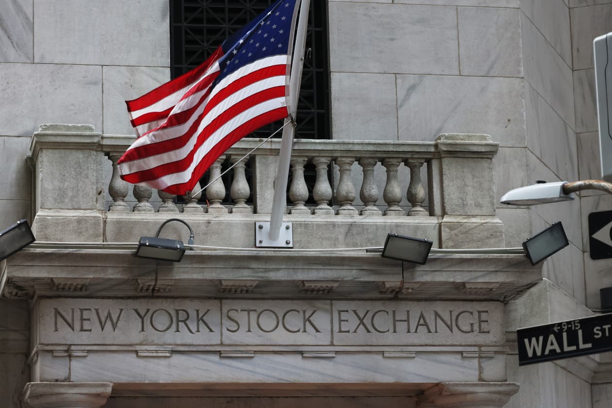 Dow snaps its longest winning streak since 1987 as strong second-quarter GDP data rattles ...