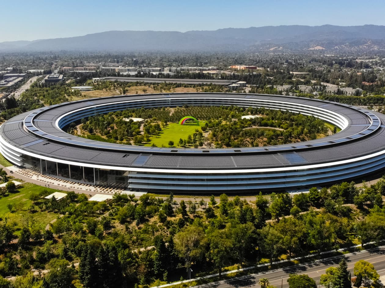 These 8 billionaires have more combined wealth than half of Silicon ...