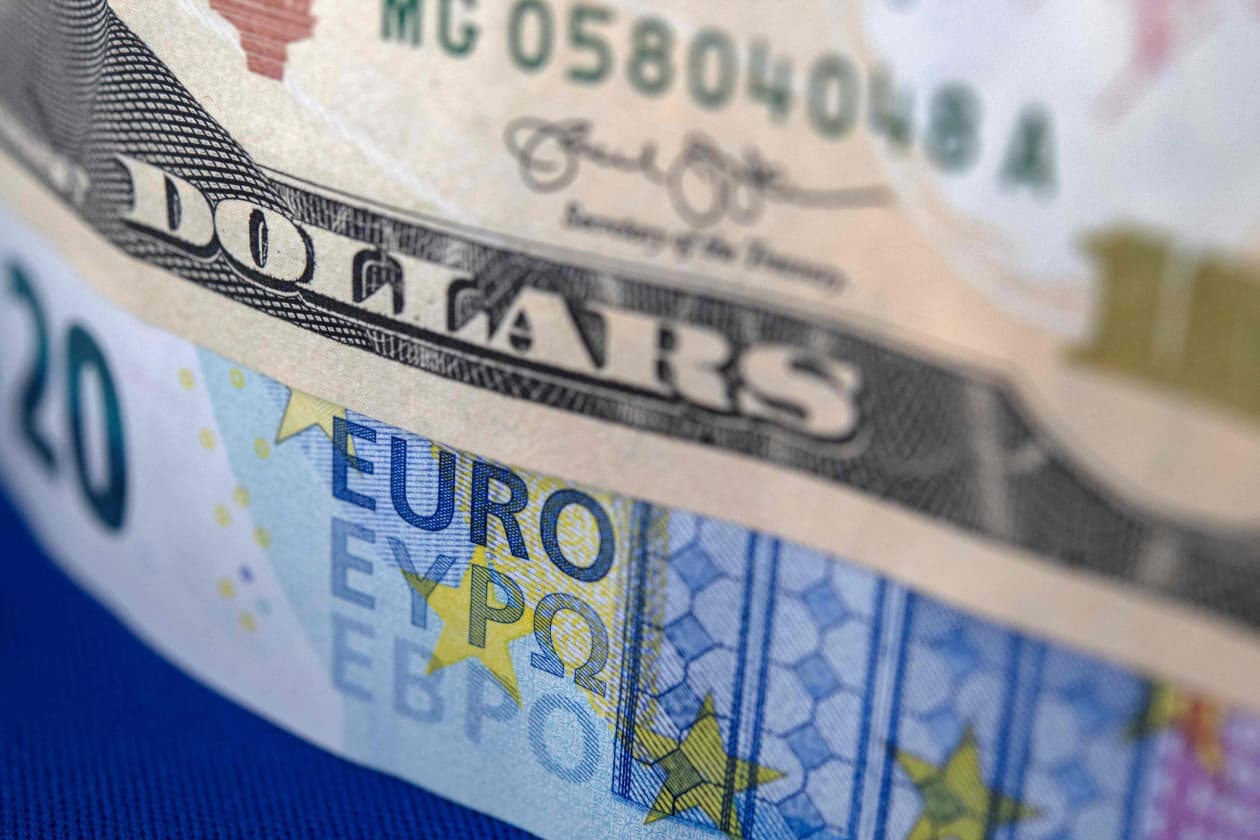 Dollar weakness on Fed rate revisions pushes pound back above $1.25 ...
