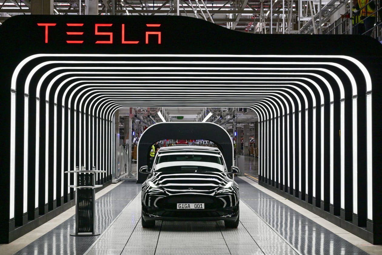 Tesla’s stock should hit $2,600 in five years, says Cathie Wood’s Ark ...