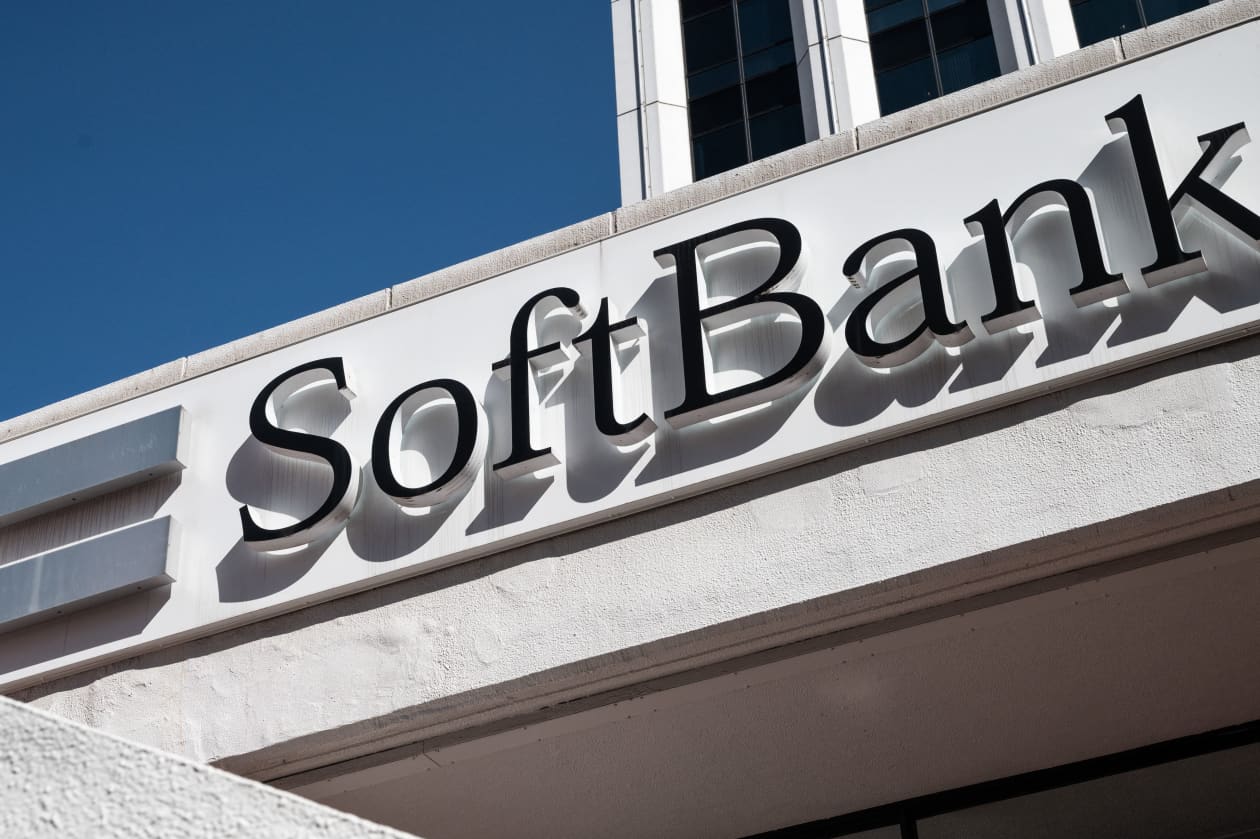 SoftBank touts leverage reduction after record loss in Vision Fund ...