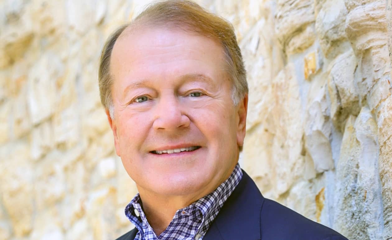 John Chambers expects an AI bubble, which will claim a majority of ...