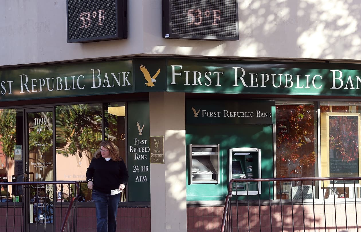 Western Alliance and First Republic clobbered as regional bank jitters ...
