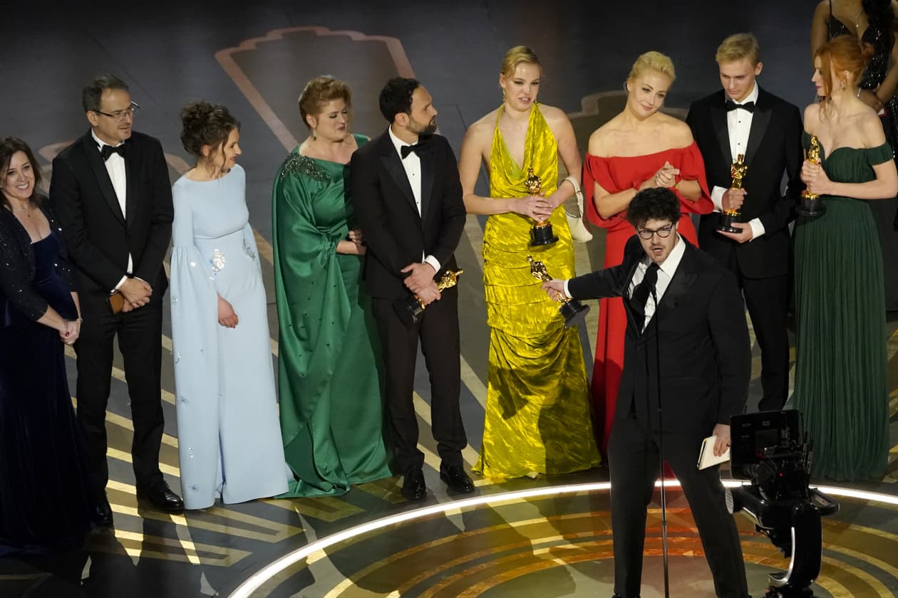 ‘Navalny’: Documentary about imprisoned Putin critic wins Oscar ...