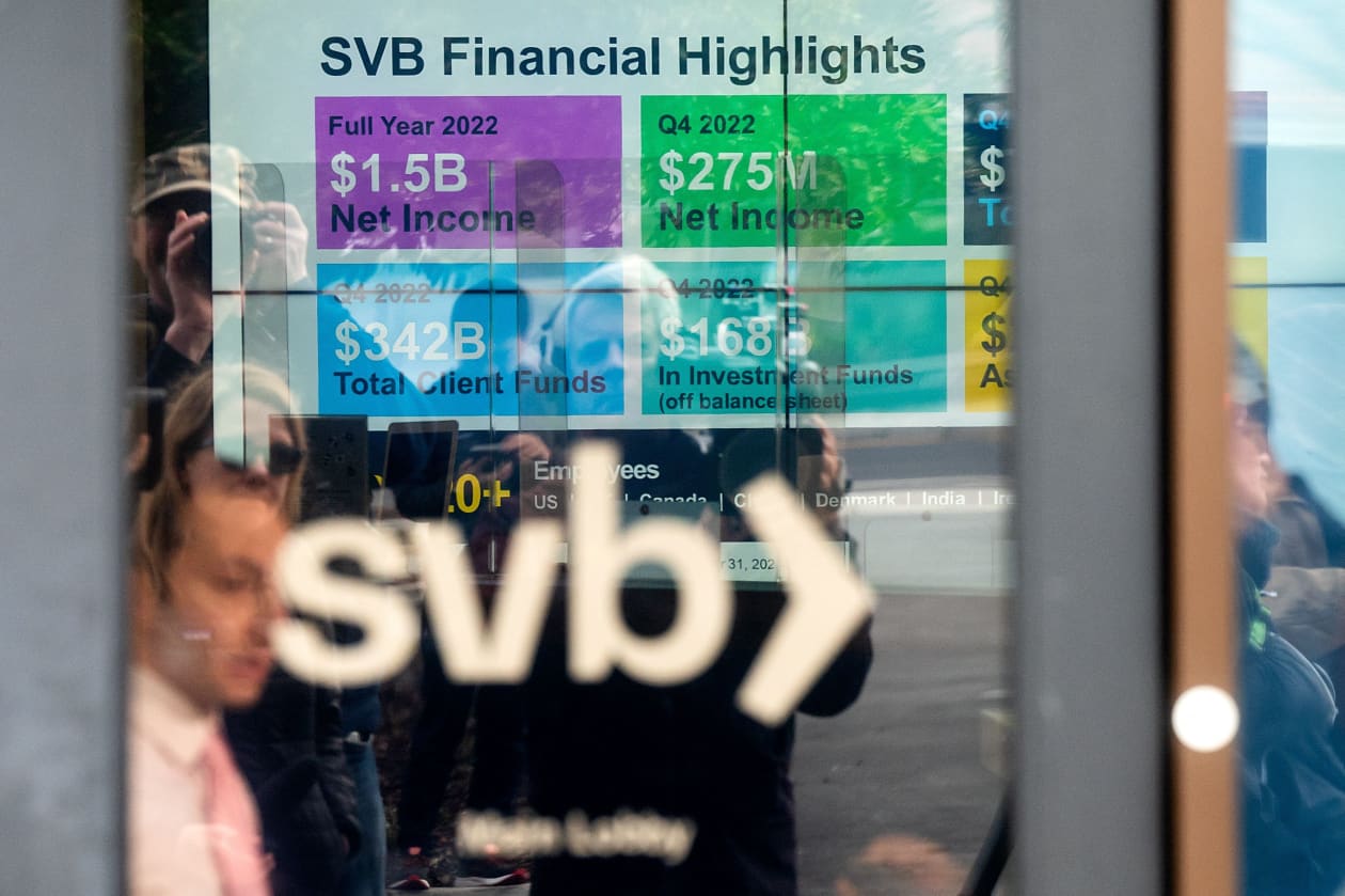 Opinion: SVB’s collapse exposes the Fed’s massive failure to see the ...