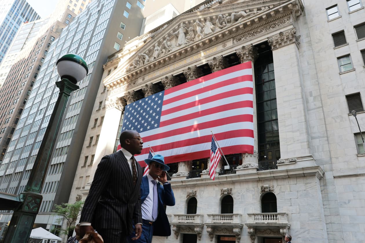 Oil rises, U.S. stock futures inch higher as Wall Street looks to ...