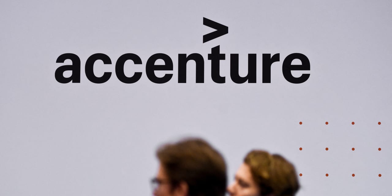 Accenture’s stock jumps 7% as AI bookings boost offsets an earnings ...