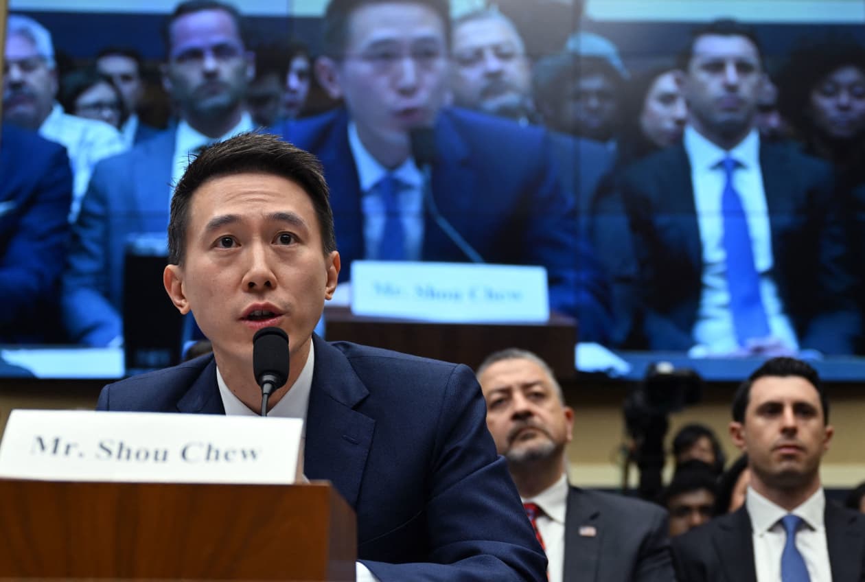 TikTok CEO criticized by Democrats and Republicans at hearing, as bill ...