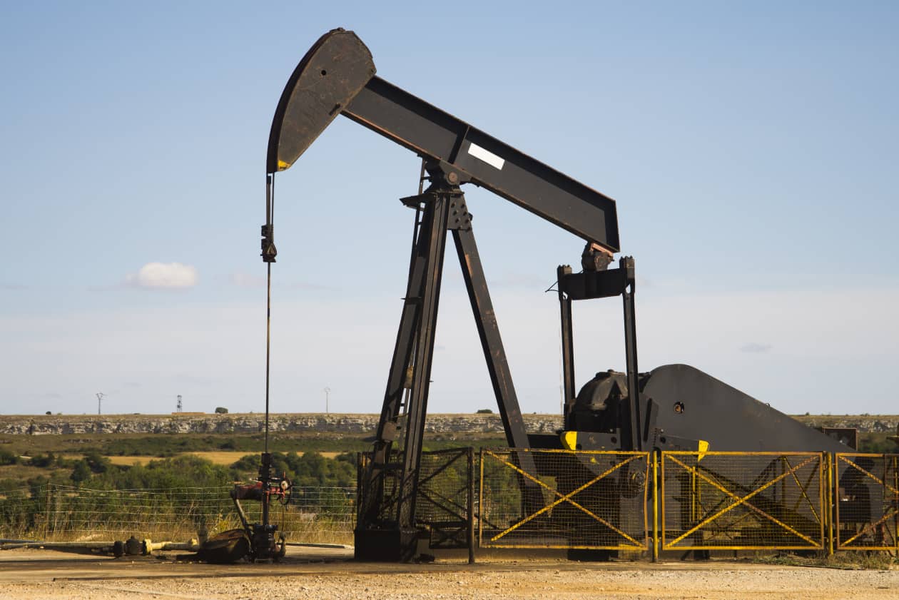 15 oil and gas stocks expected to be backed by ample cash flow through ...
