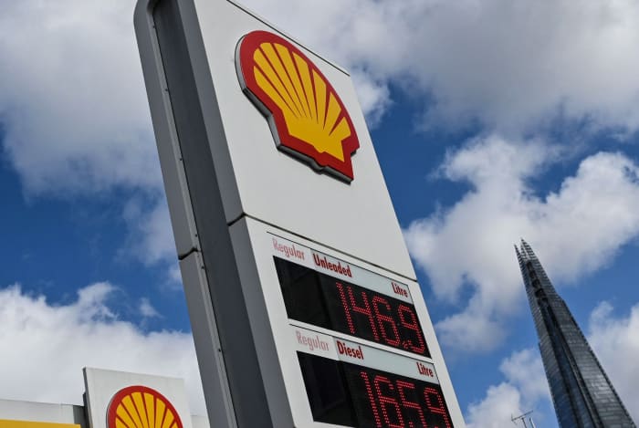 Shell sees first quarter gas output rising but corporate losses ...