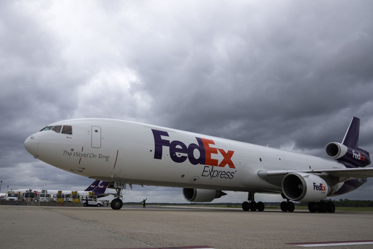 Wall Street loves FedEx’s cost cuts and plans to combine networks. But ...