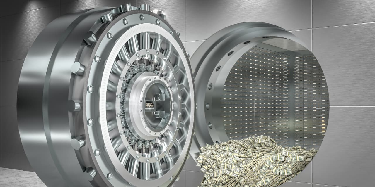 Buffett’s been hoarding cash. The rest of the market is doing the ...