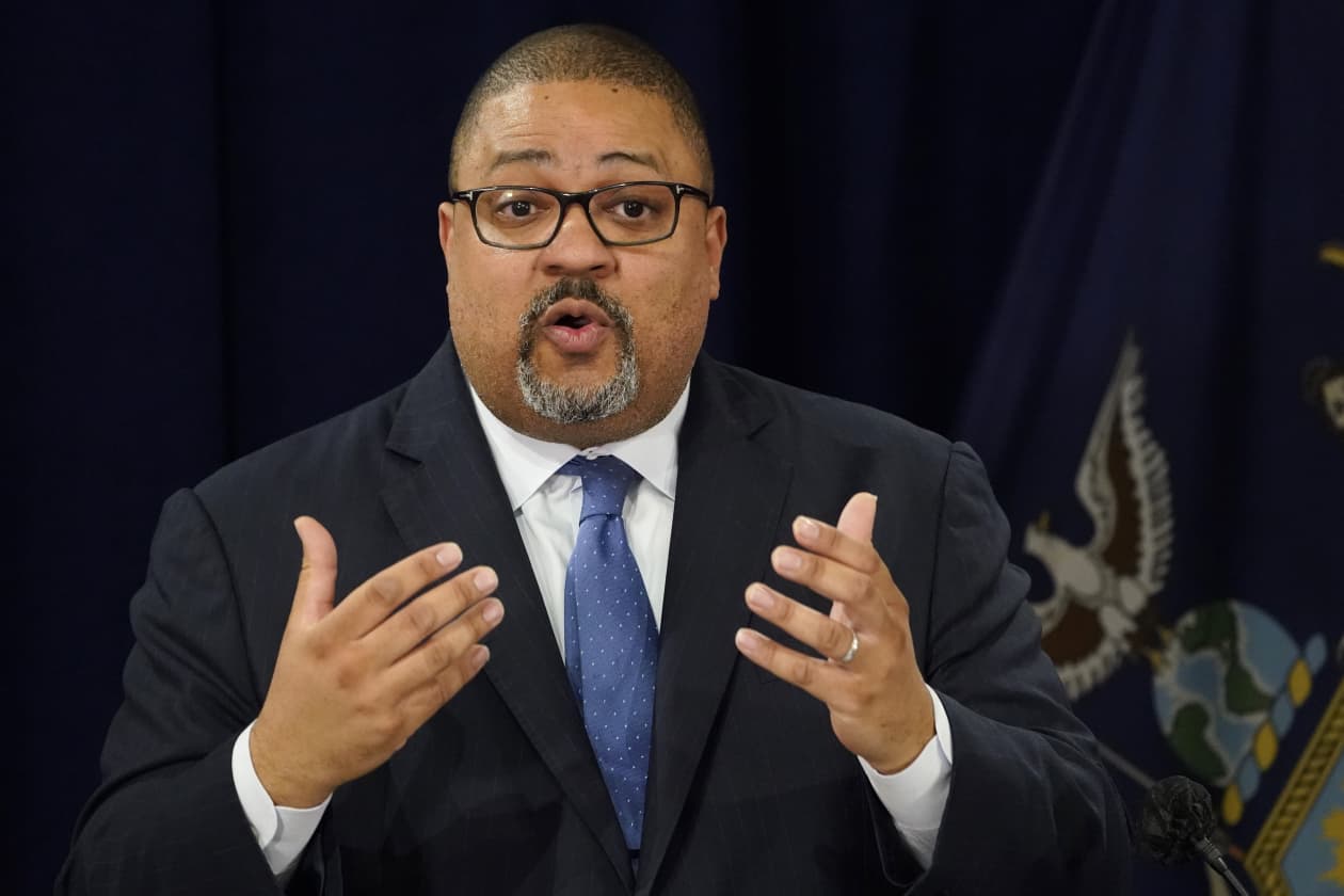 Manhattan District Attorney Alvin Bragg sues House Republican Jim ...