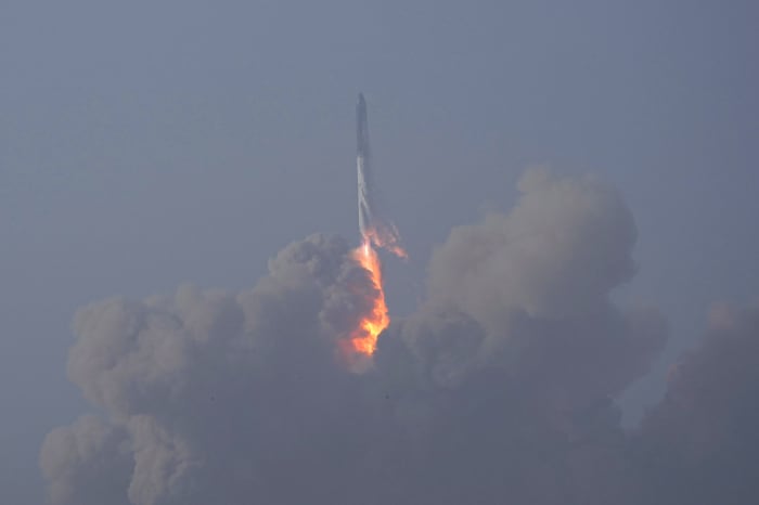SpaceX’s Starship rocket launches but explodes minutes after takeoff ...