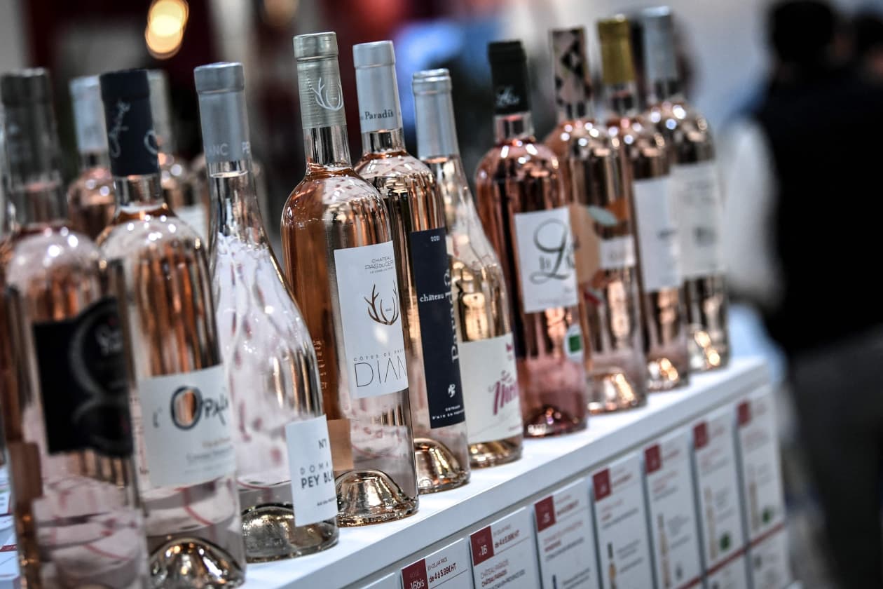 U.S. trade deficit in goods shrinks to 4-month low on lower oil prices ...