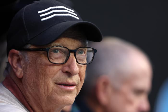 Bill Gates becomes $2 billion richer as Microsoft’s stock logs record ...