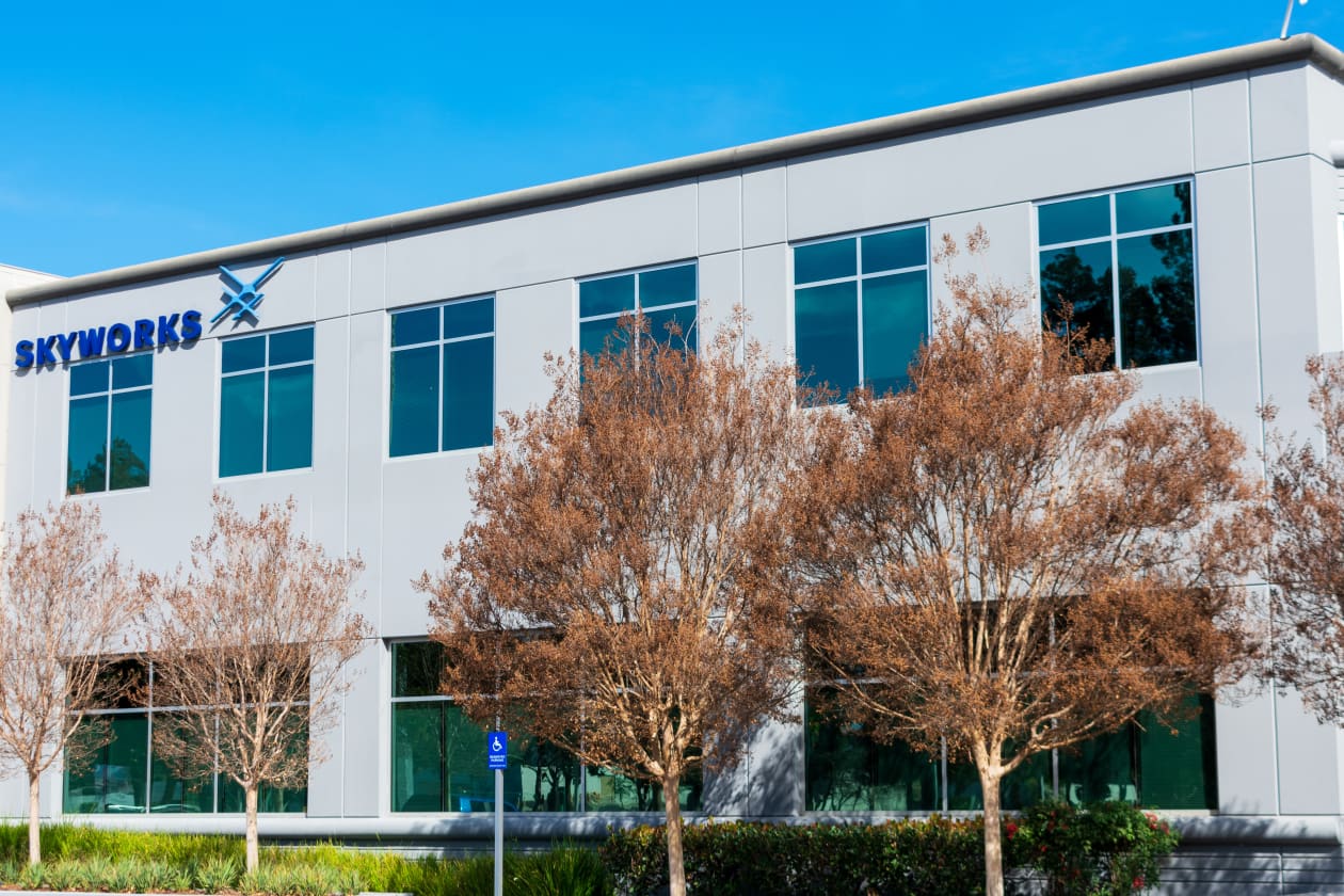 Apple and Android smartphone sales are weak, but another stock is ...