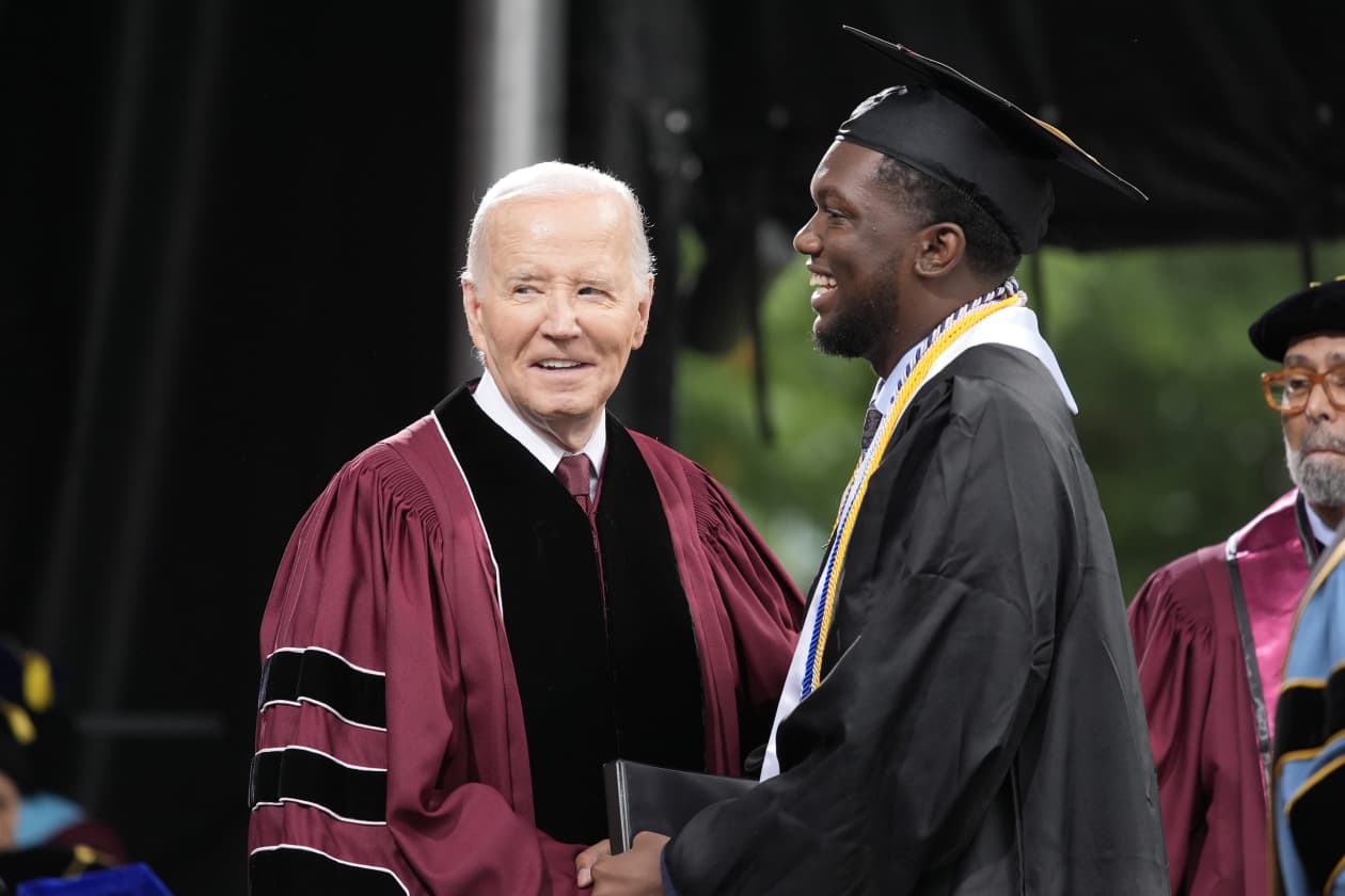 Biden tells Morehouse graduates that he hears their voices of protest ...