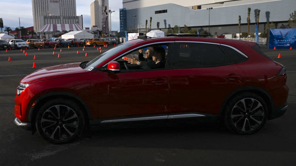 EV startup VinFast gets shredded by reviewers test-driving the VF 8 ...