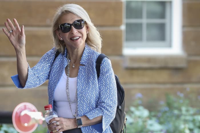 Paramount stock flies as controlling shareholder gets $125 million cash ...