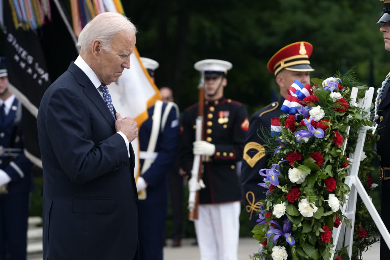 Biden Lauds Us Militarys Sacrifice In Memorial Day Ceremony At 6256
