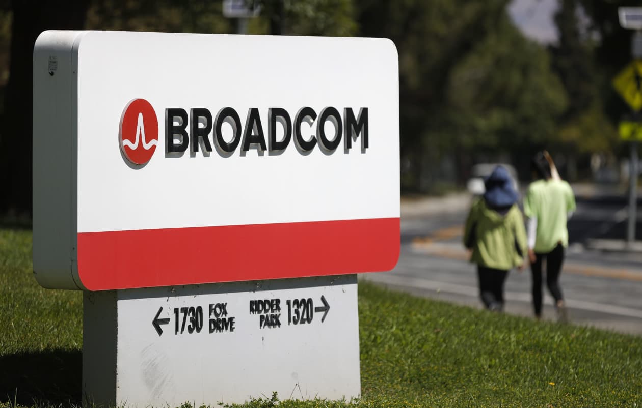 Broadcom boosts AI revenue outlook, but stock falls after mixed ...