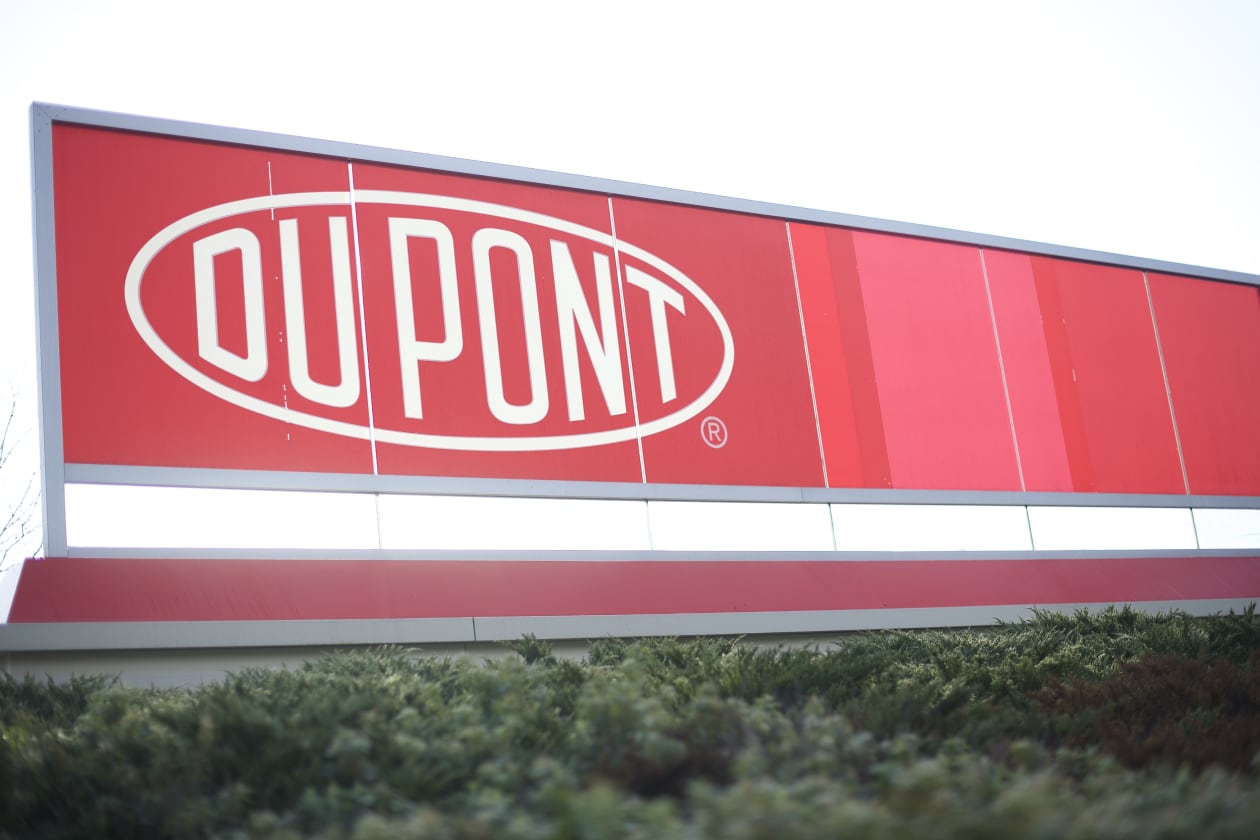 DuPont’s stock bounces after profit tops forecasts, dividend raised ...